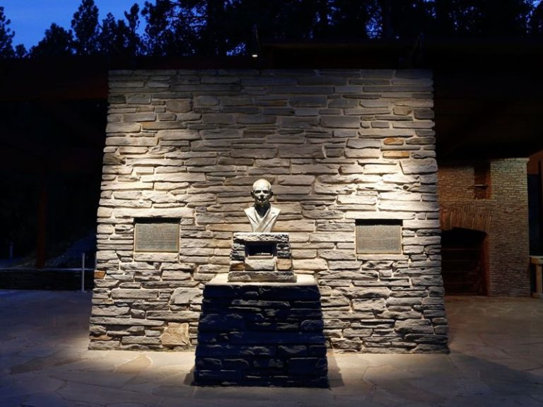 Landscape Downlighting: Discover the Magic of Outdoor Moonlighting ...