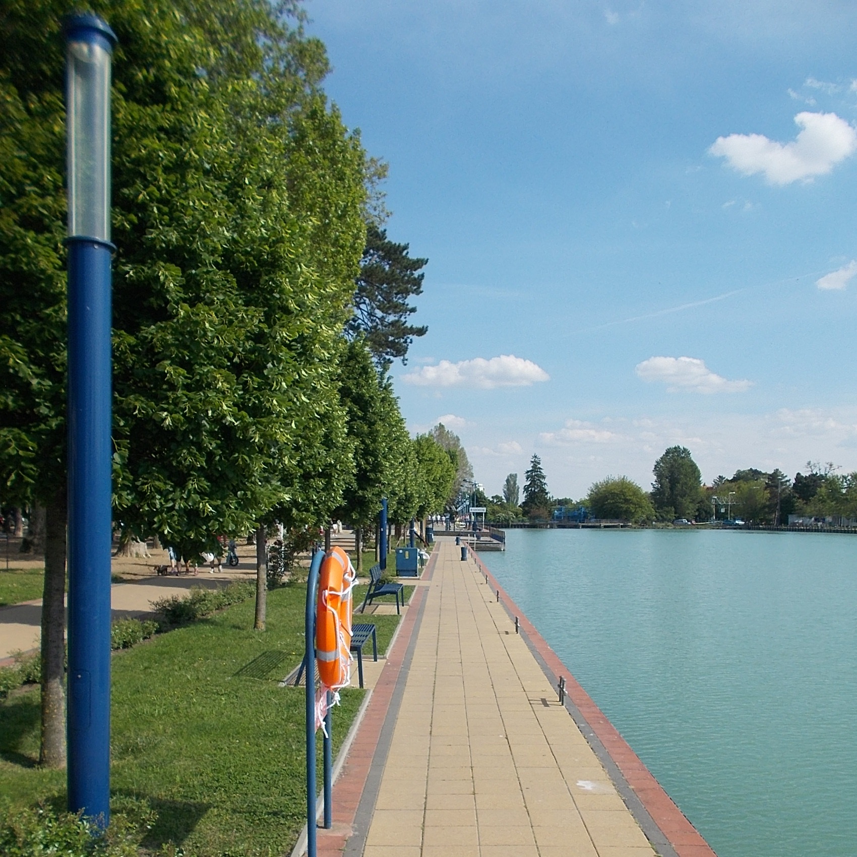 Shed Light on the Outdoor Glow with our Landscape Bollard Lights Guide ...