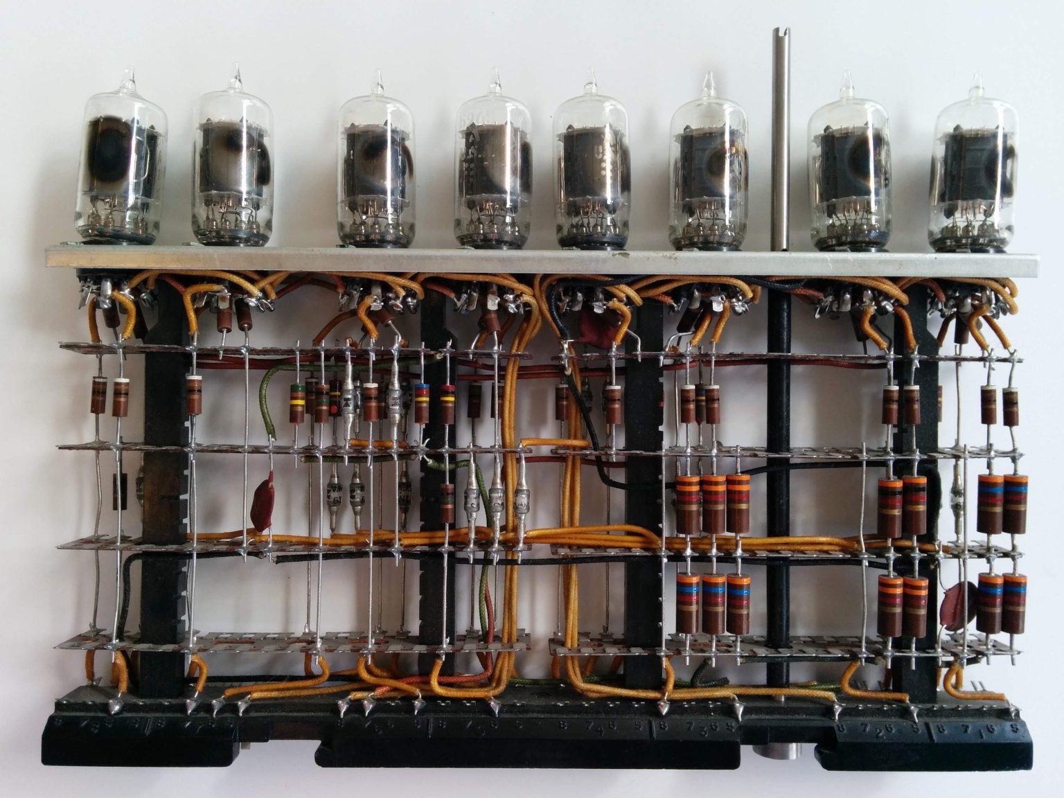 Discover the Sparkling Allure of Old Vacuum Tube Lamps - LightscapesTech