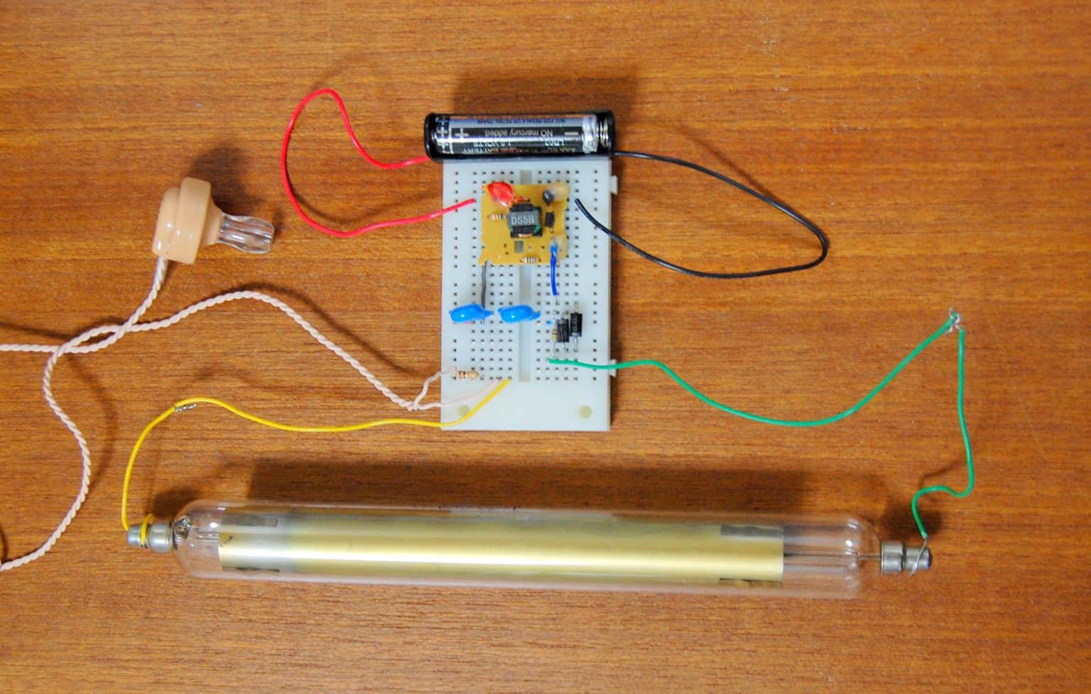 Discover the Sparkling Allure of Old Vacuum Tube Lamps - LightscapesTech