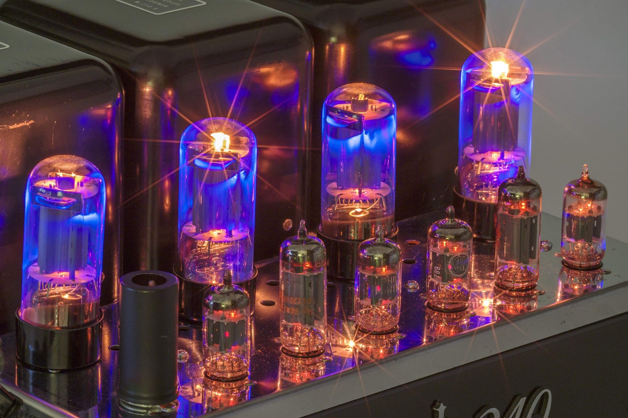 Discover the Sparkling Allure of Old Vacuum Tube Lamps - LightscapesTech