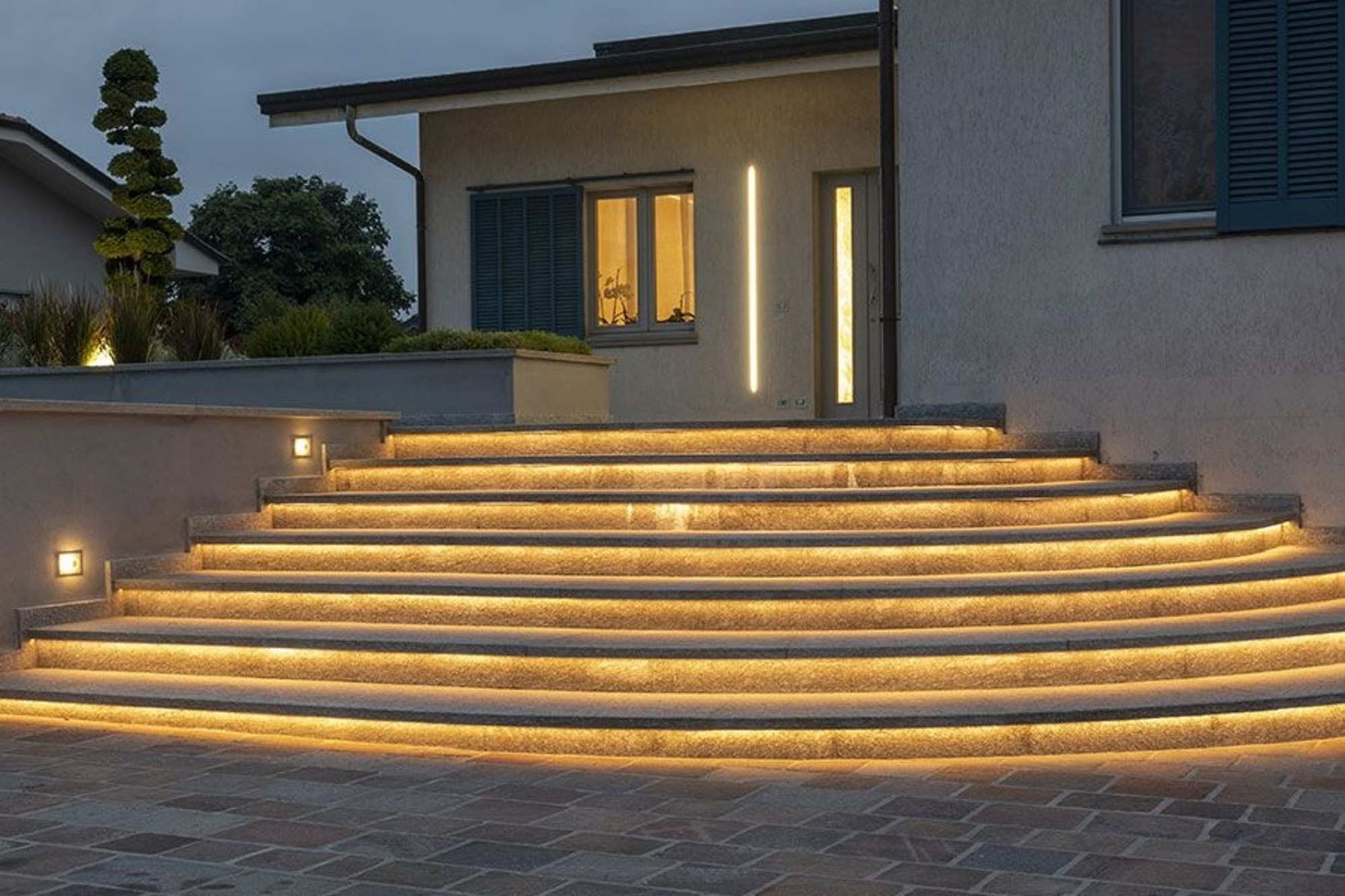 How To Install LED Strip Lights On Outdoor Steps? - LightscapesTech