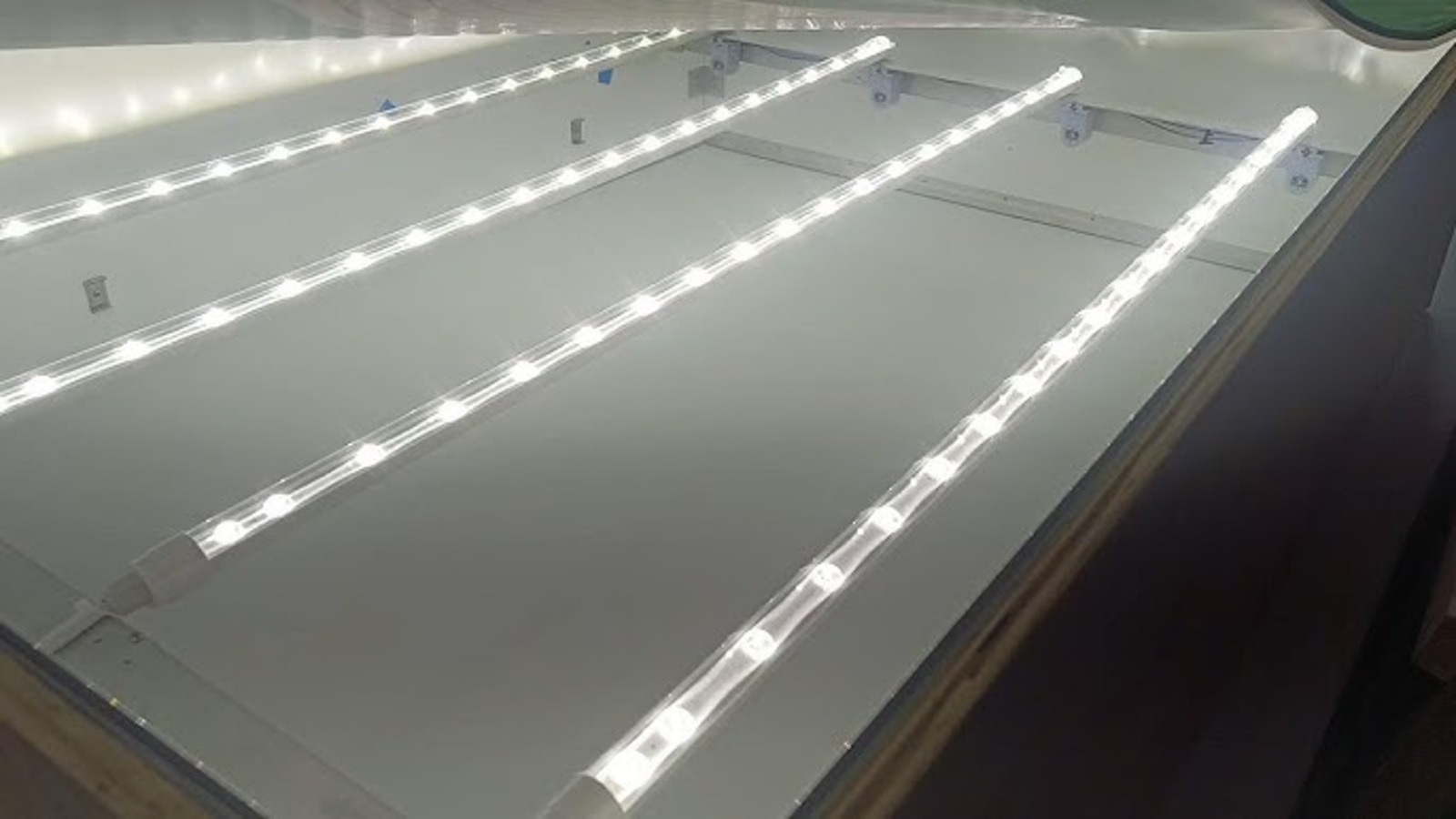What LED Tube Lights Can Light up Lightbox Signs? - LightscapesTech